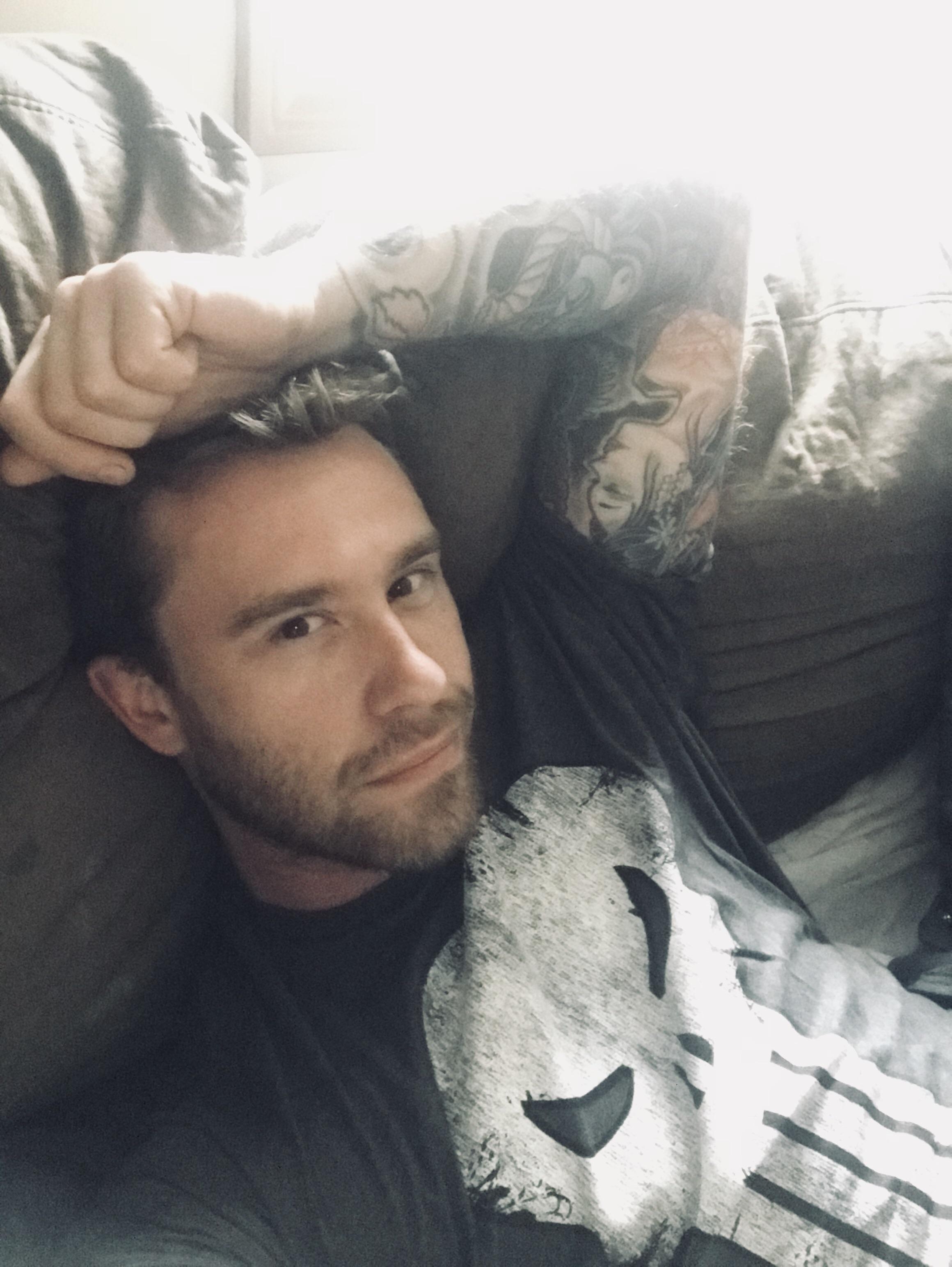 Lazy selfie | Scrolller