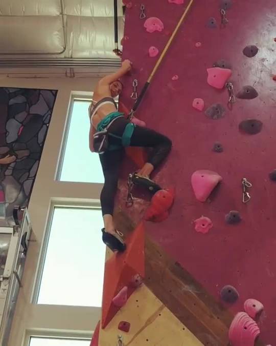 Lea Climbing | Scrolller