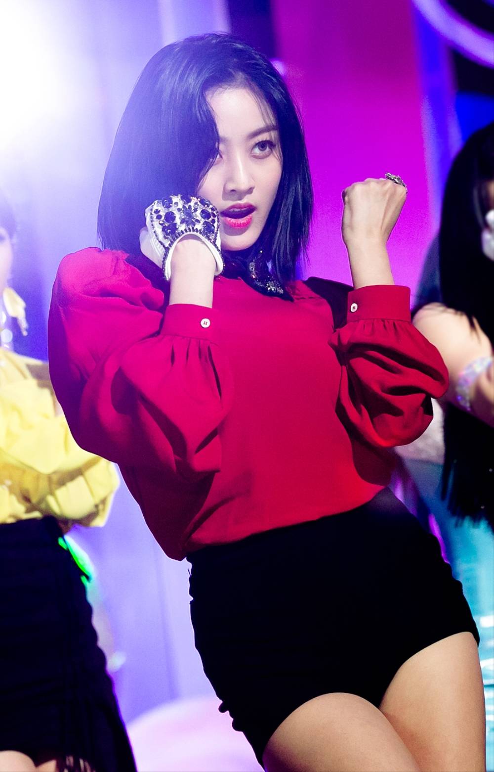 Leader Jihyo | Scrolller