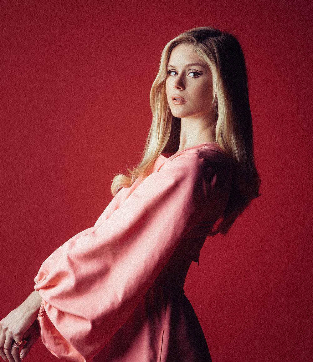 Lean back | Scrolller