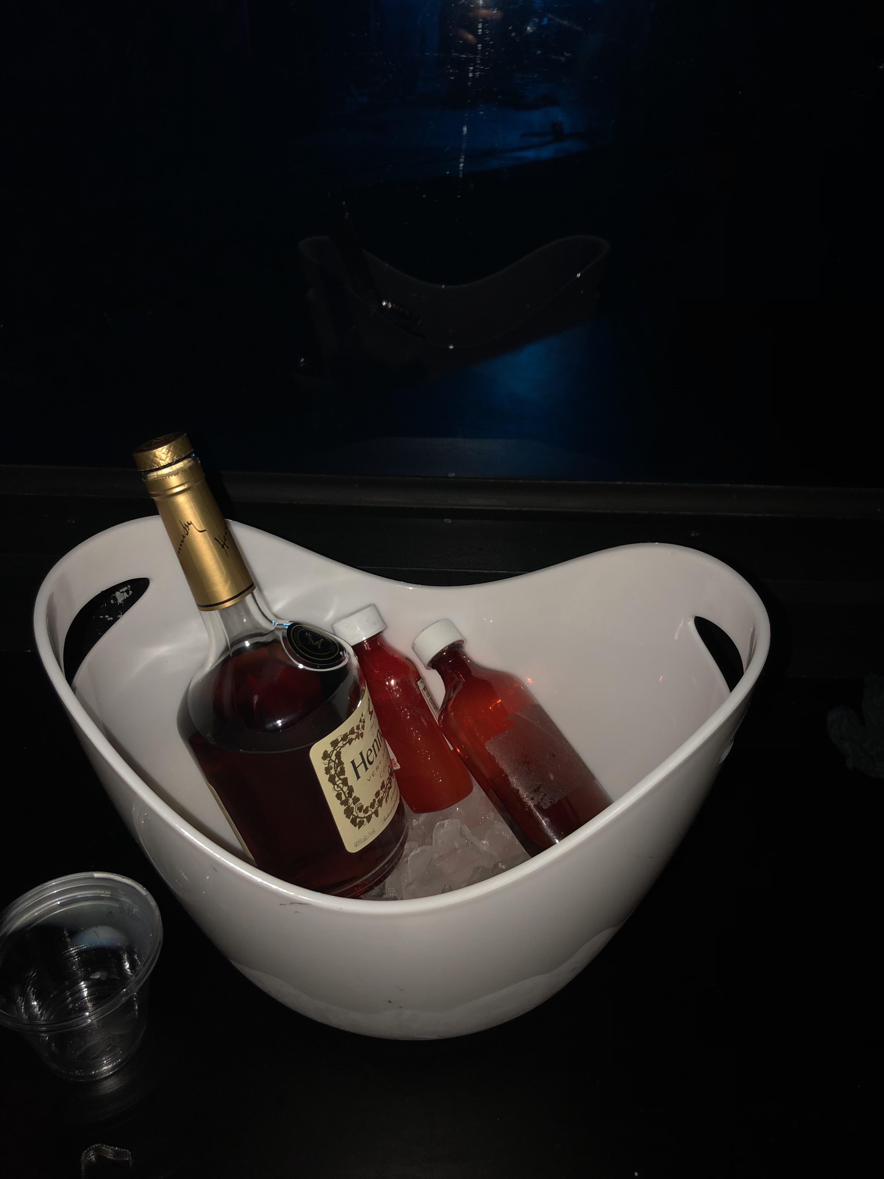 LEAN ON ICE BACKSTAGE | Scrolller