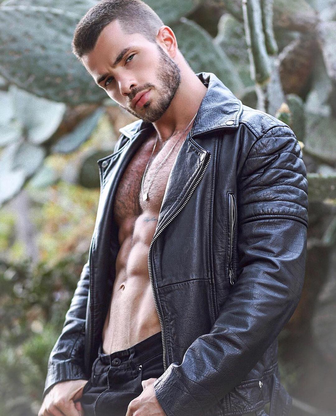 Leather jacket | Scrolller