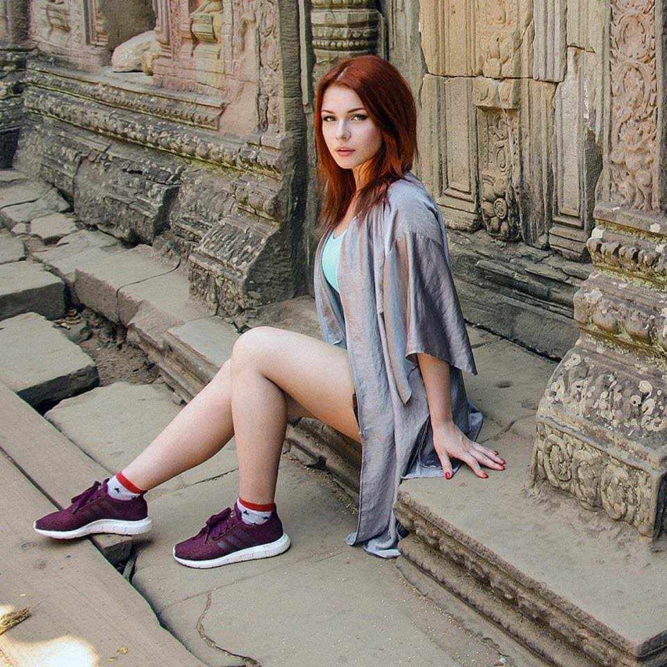 Leggy redhead | Scrolller