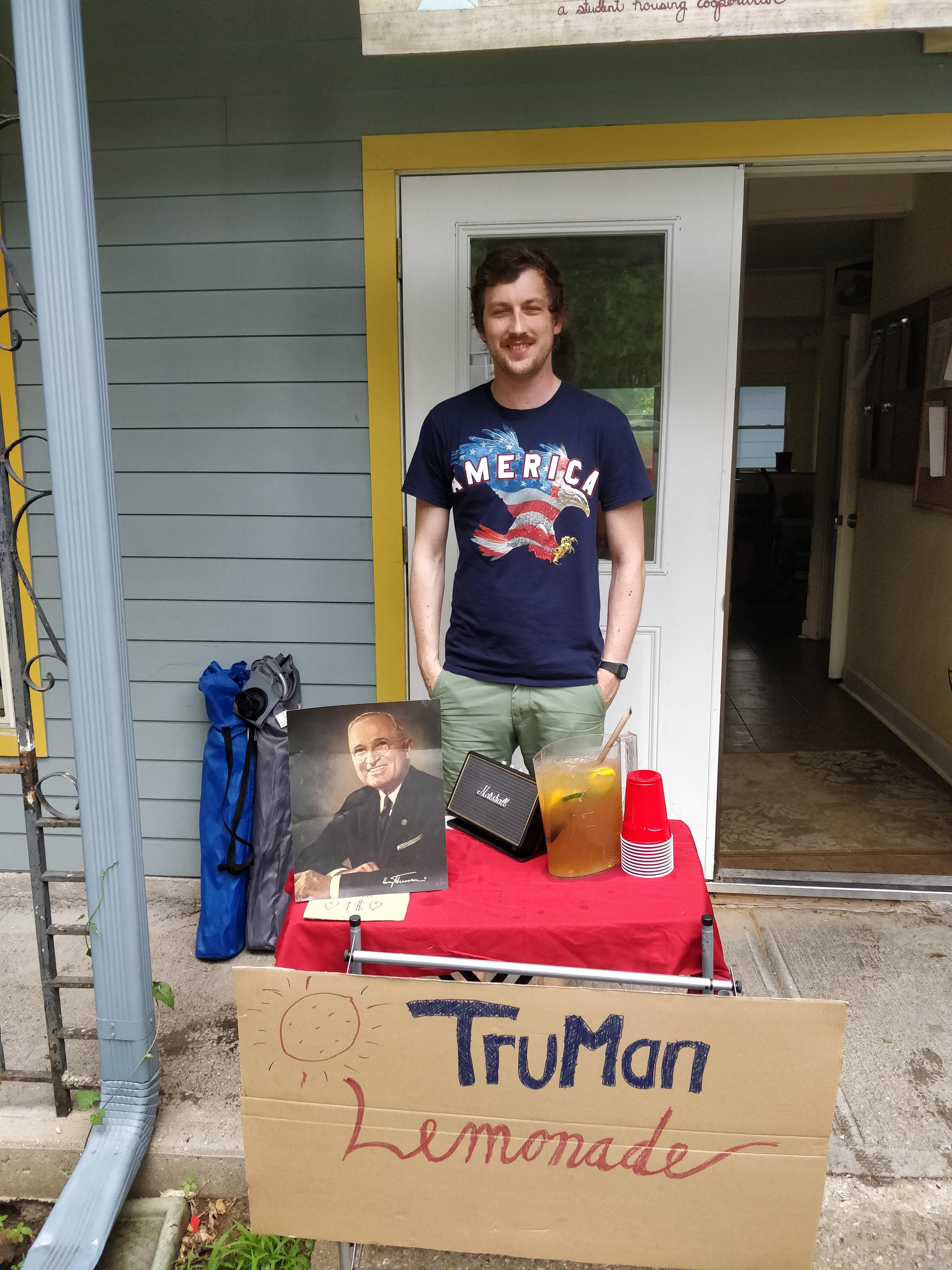 Lemonade stand now on 14th and Tennessee! | Scrolller