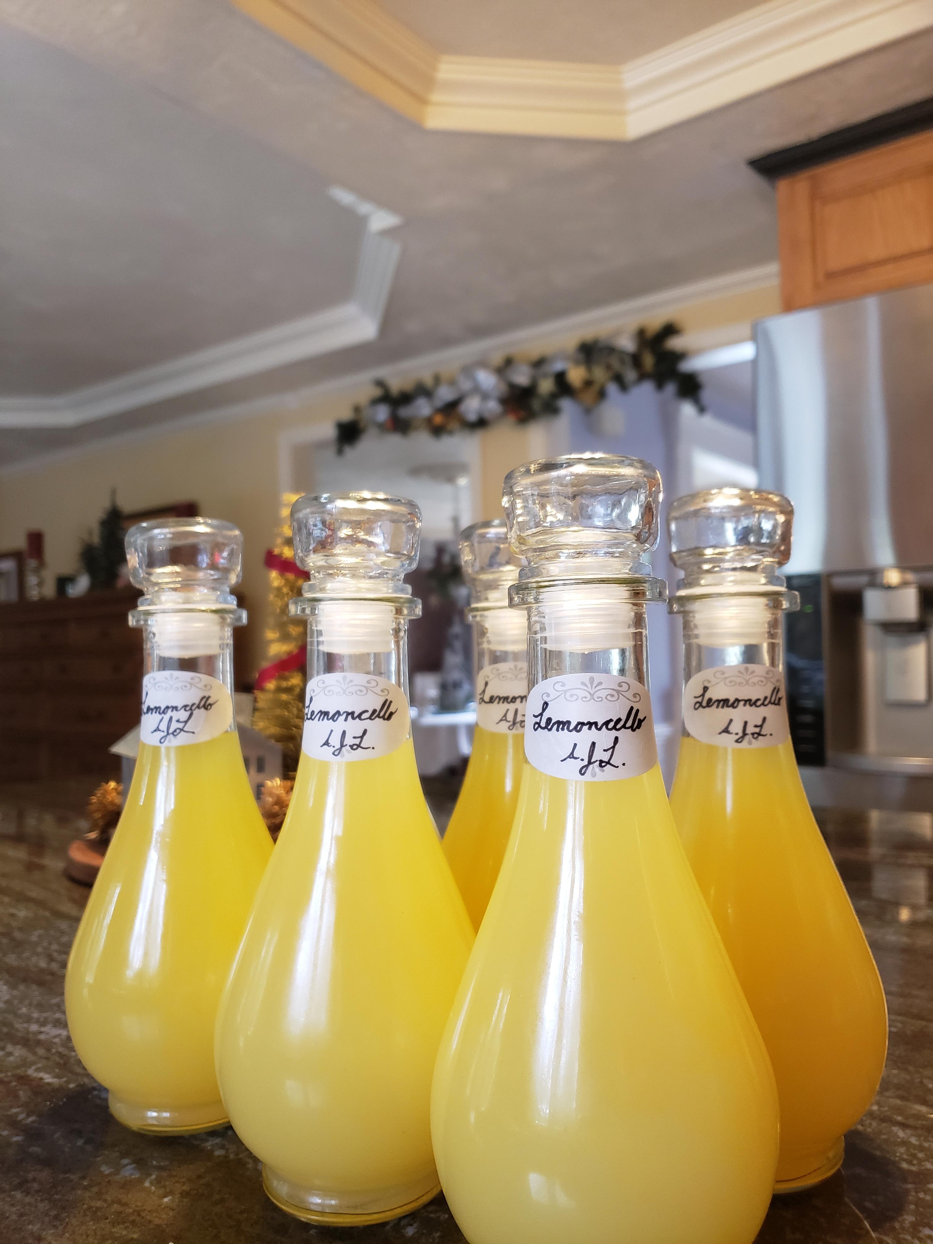 Lemoncello for a small christmas gift | Scrolller