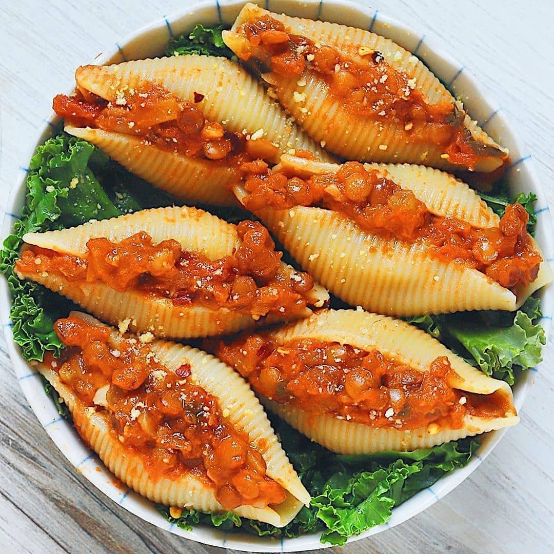Lentil Bolognese Stuffed Shells🤤 Thick and flavorful sauce stuffed in pasta shells! | Scrolller