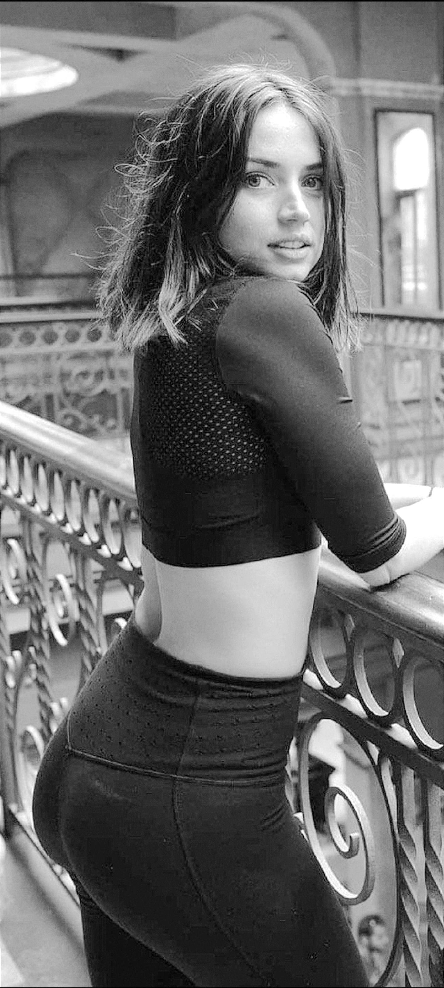 Let’s jerk to Ana de Armas | Scrolller