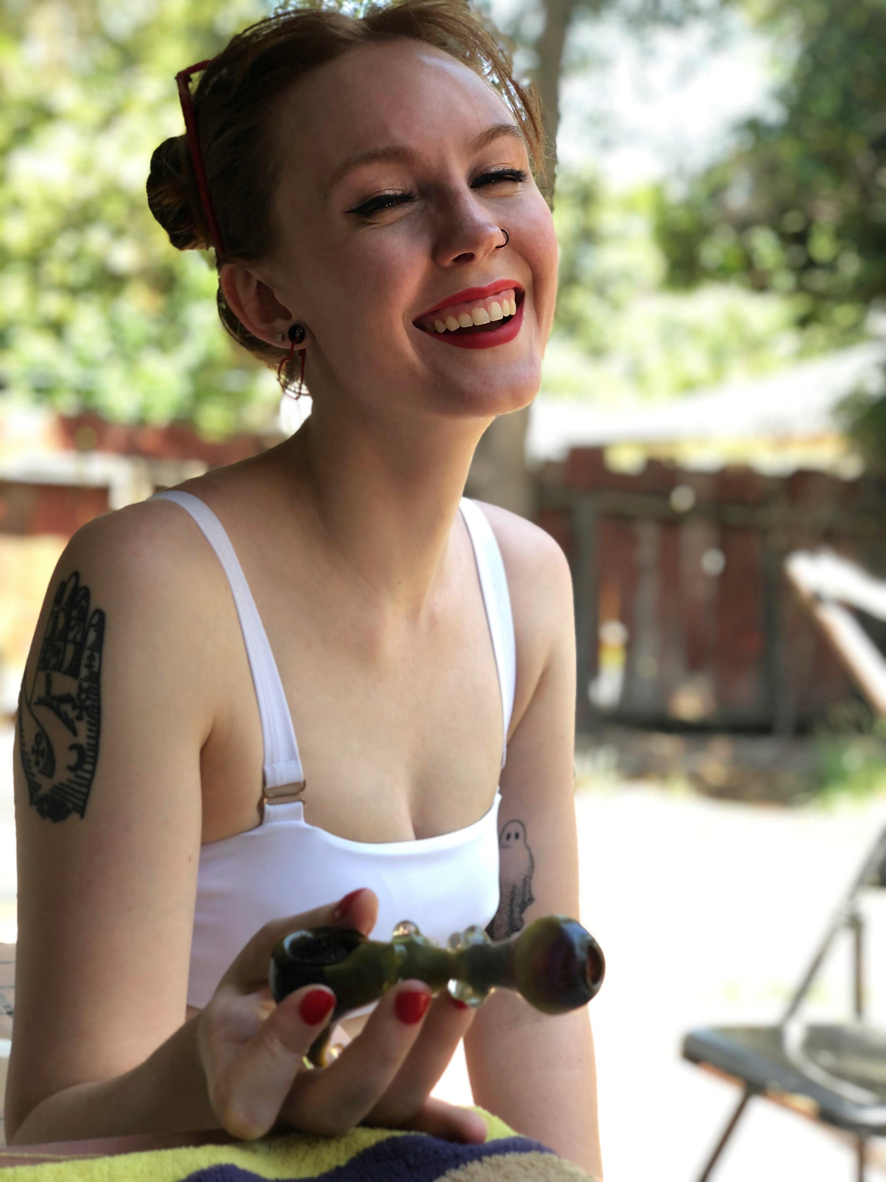 Lets smoke | Scrolller