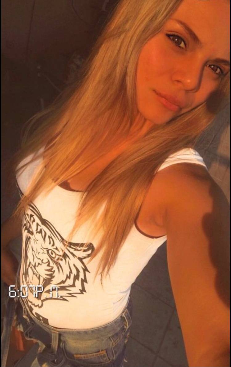 lets trade. 19 yo GF, send sample on kik: Juanchito013 | Scrolller