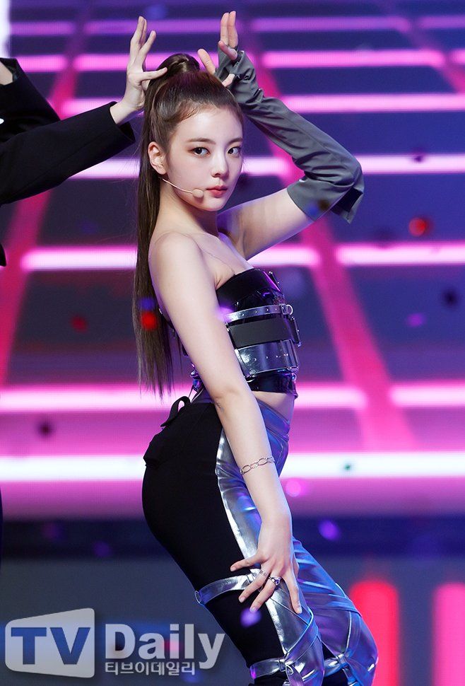 Lia - ITZY | Scrolller