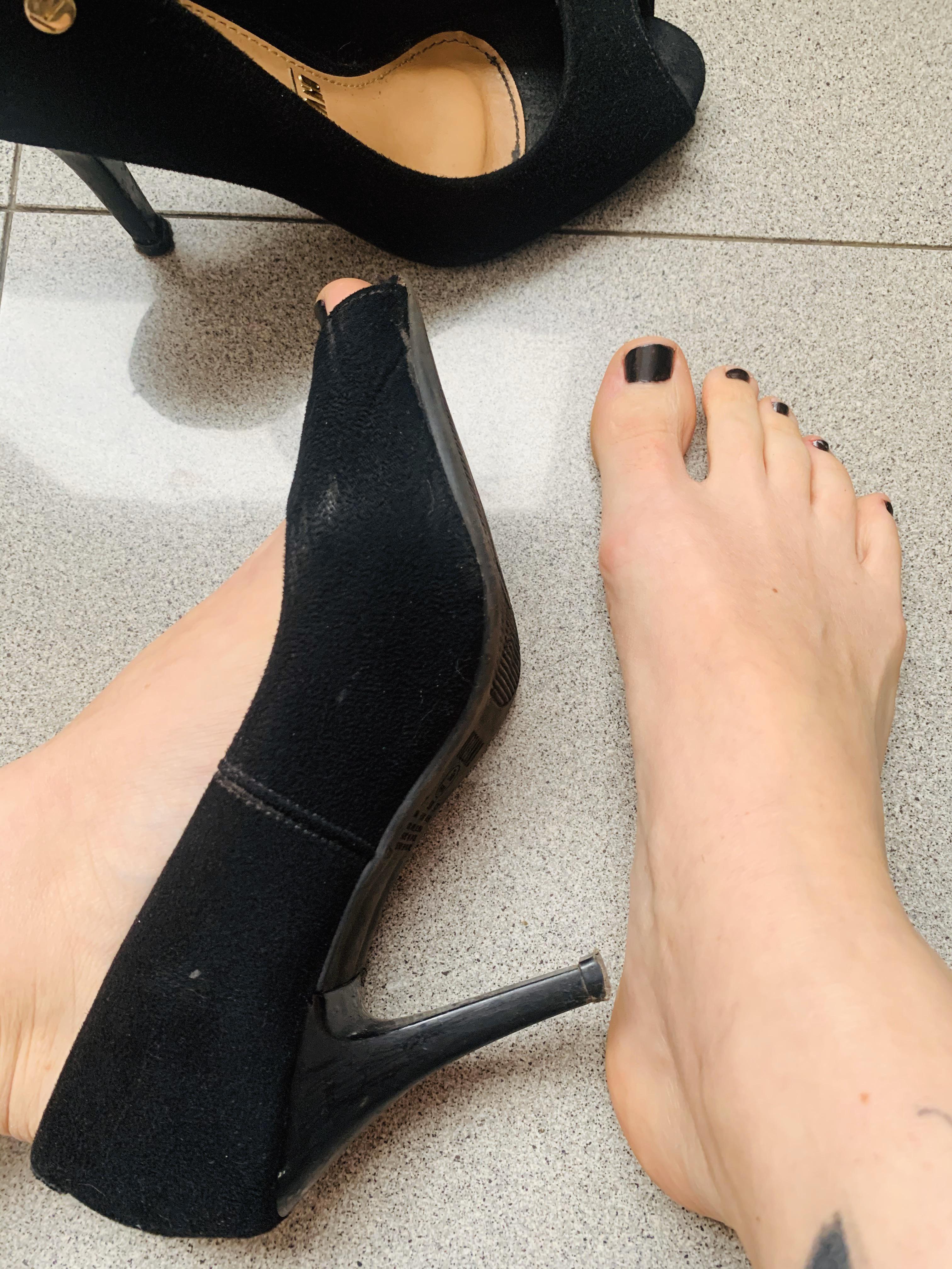 Lick it???? 👅👅 | Scrolller