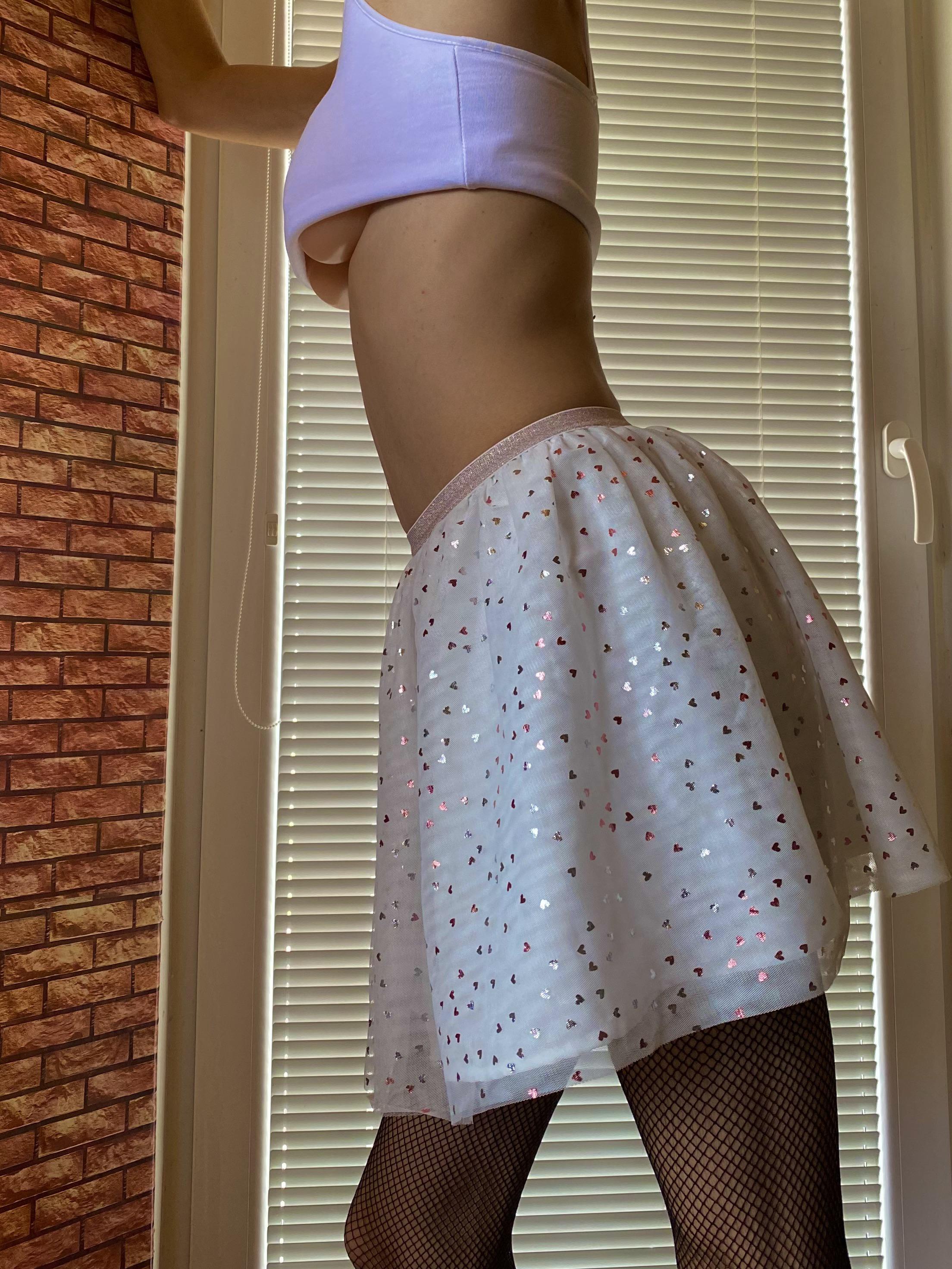 Lift my skirt up 😝🌸 | Scrolller