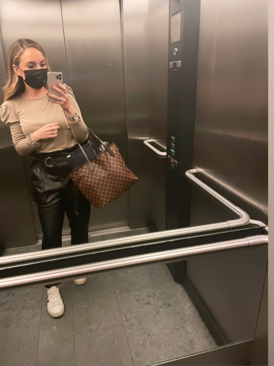 Lift Selfie | Scrolller