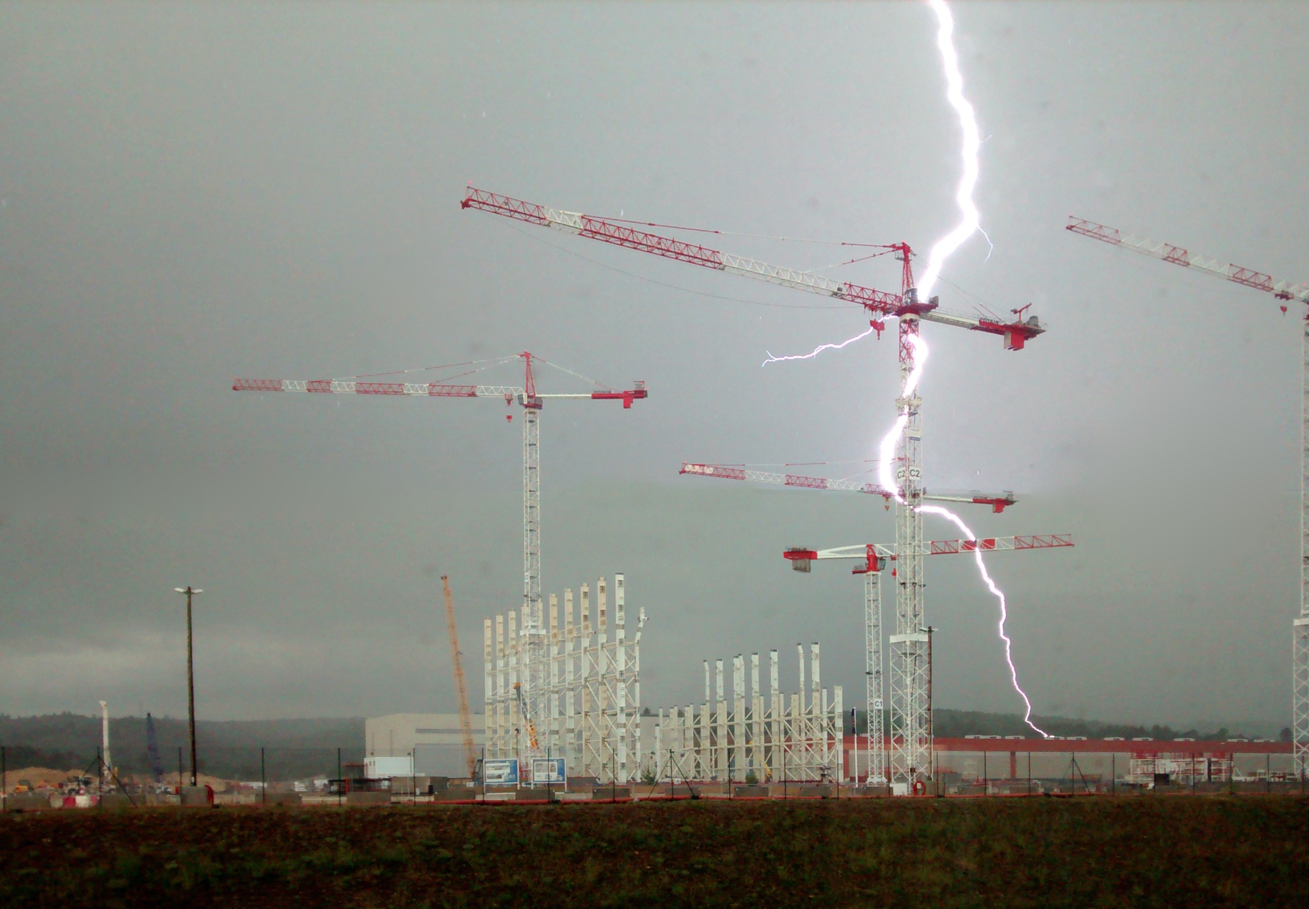 Lightning strike ITER crane | Scrolller