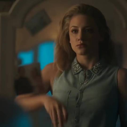 Lili Reinhart | Scrolller