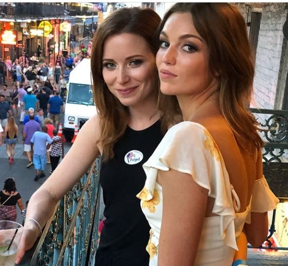Lili Simmons y Hannah Emily Anderson | Scrolller