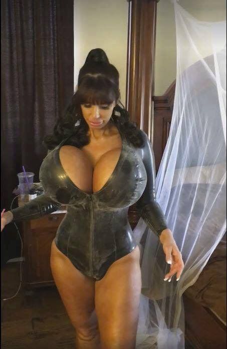 Lilly 4K | Scrolller