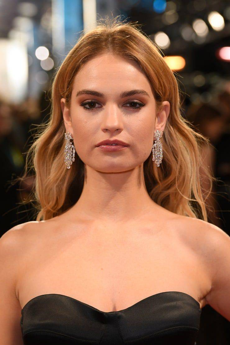 Lily James | Scrolller