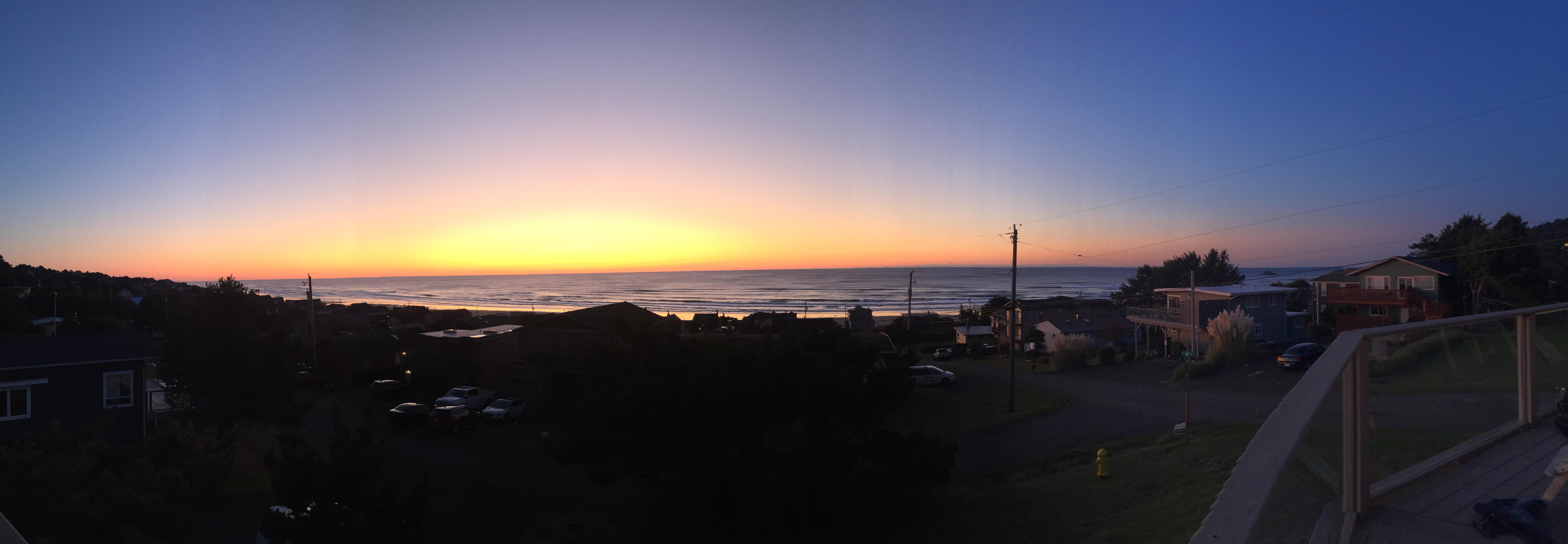 Lincoln City sunset | Scrolller