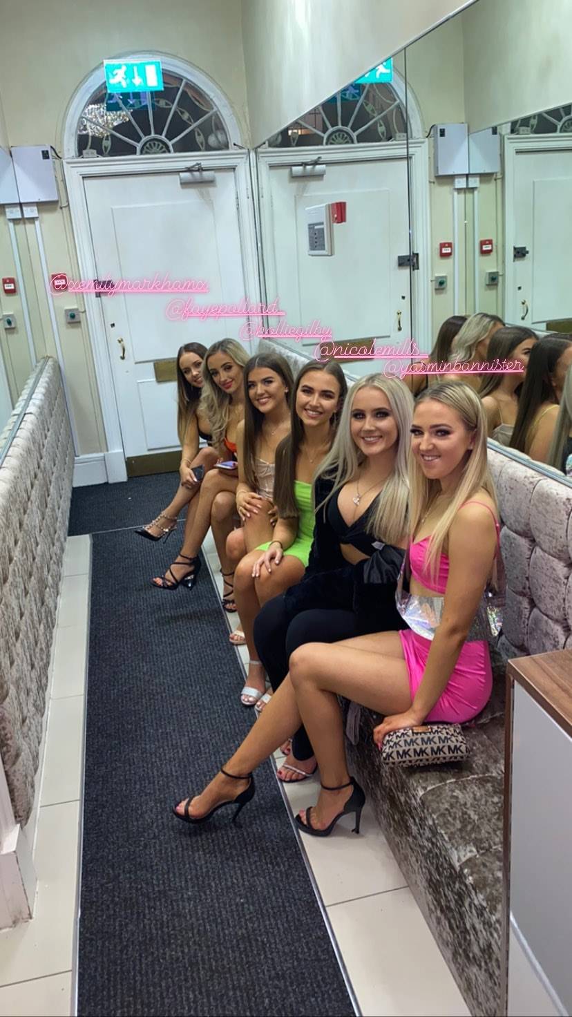 Line 'em up, Line 'em up, 6 chavs in a row | Scrolller