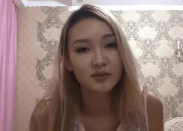 Lip bite and 'Mirin (x-post r/asiangirlsbeingcute) | Scrolller