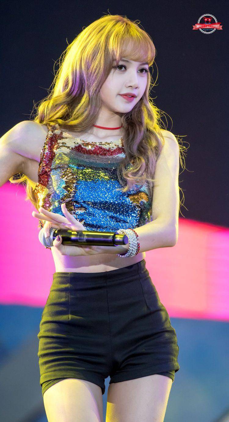 Lisa - BLACKPINK | Scrolller