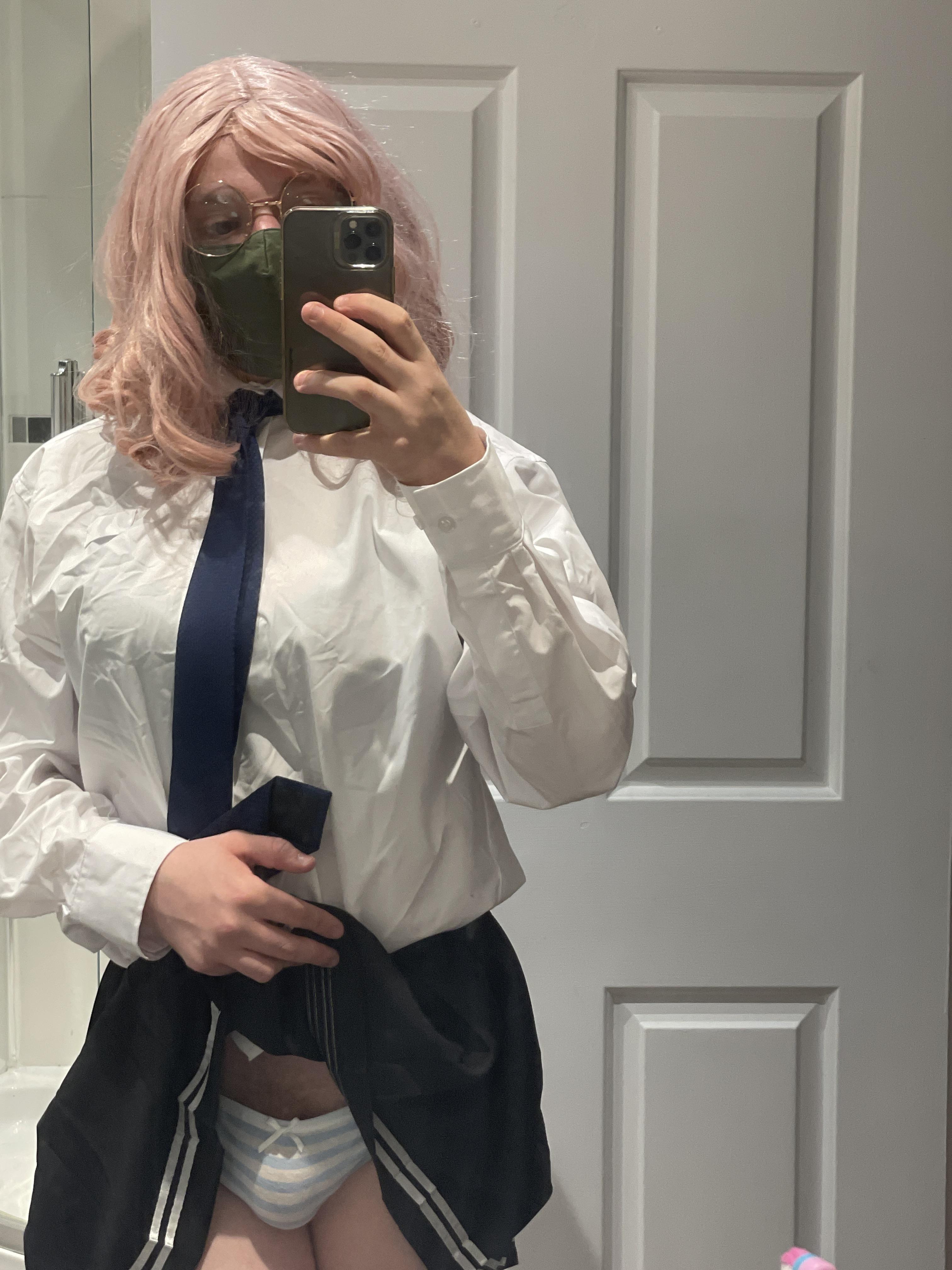 Little bulge hours | Scrolller