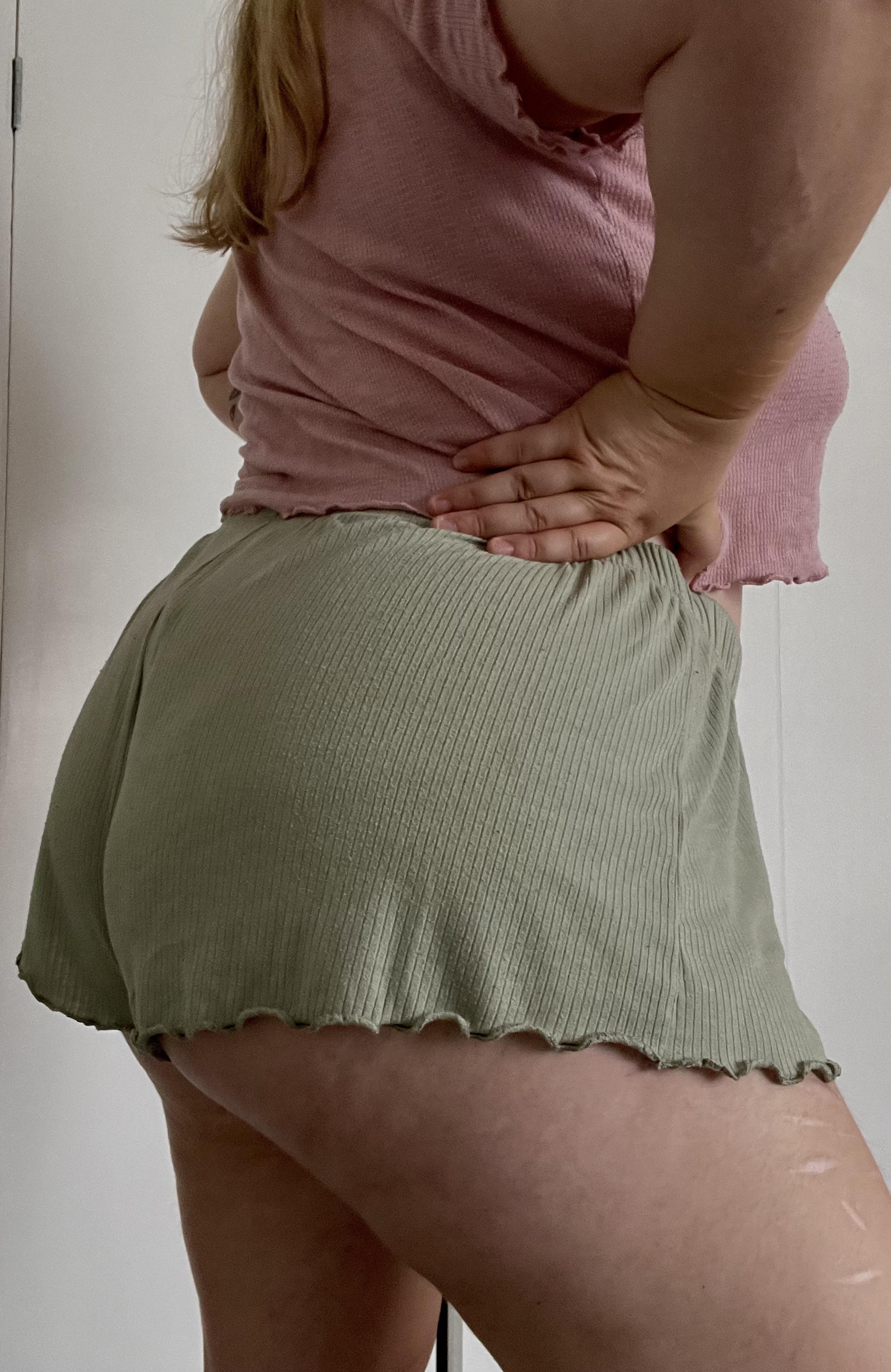 Little bum cheek on show 🙊 see more on my OnlyFans 👇🏼🔥😈 | Scrolller