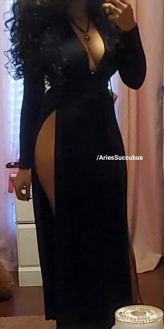 Little dress, big hips 😘 | Scrolller