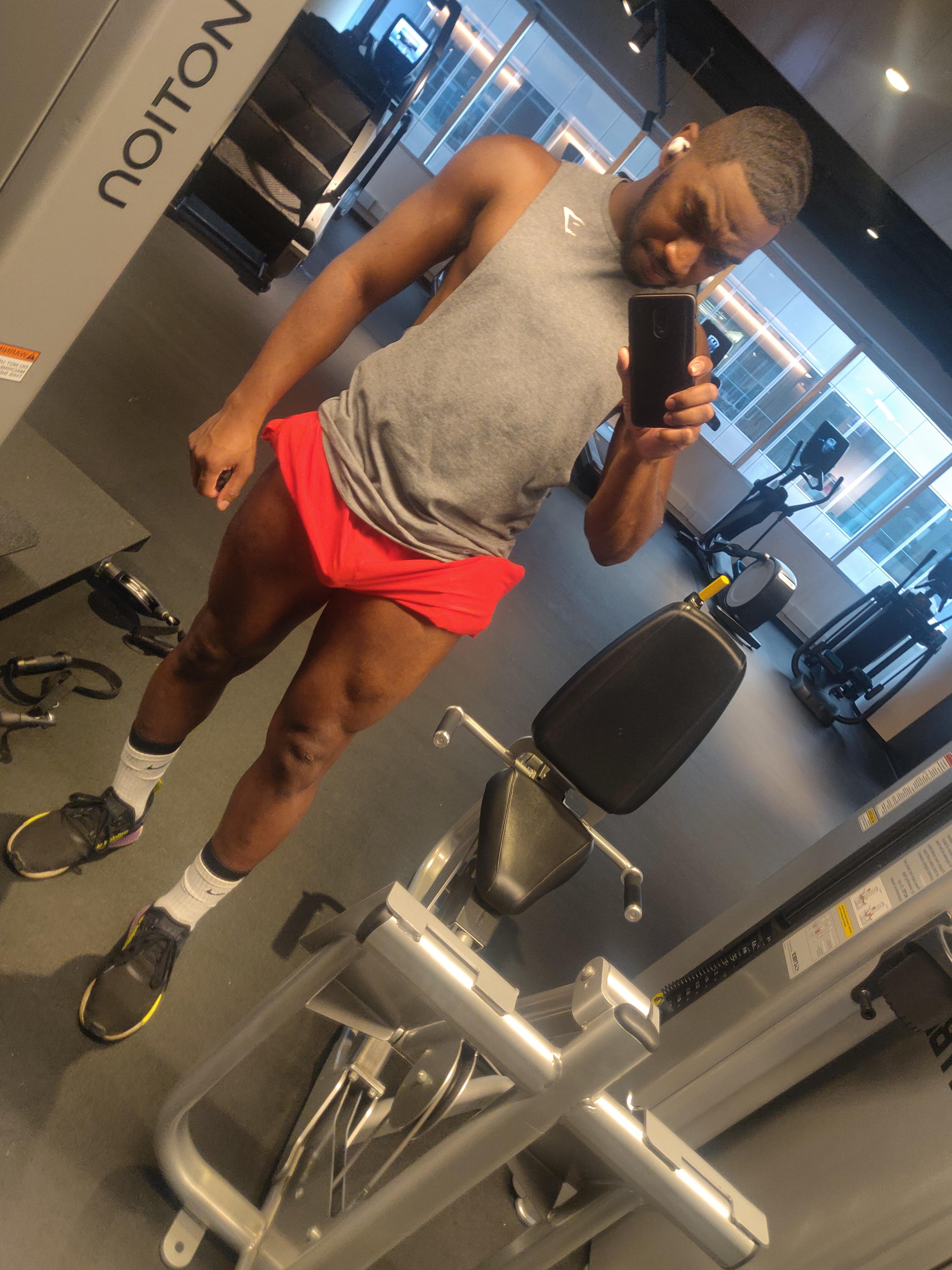 Little leg flex 🦵🏿 (m) | Scrolller