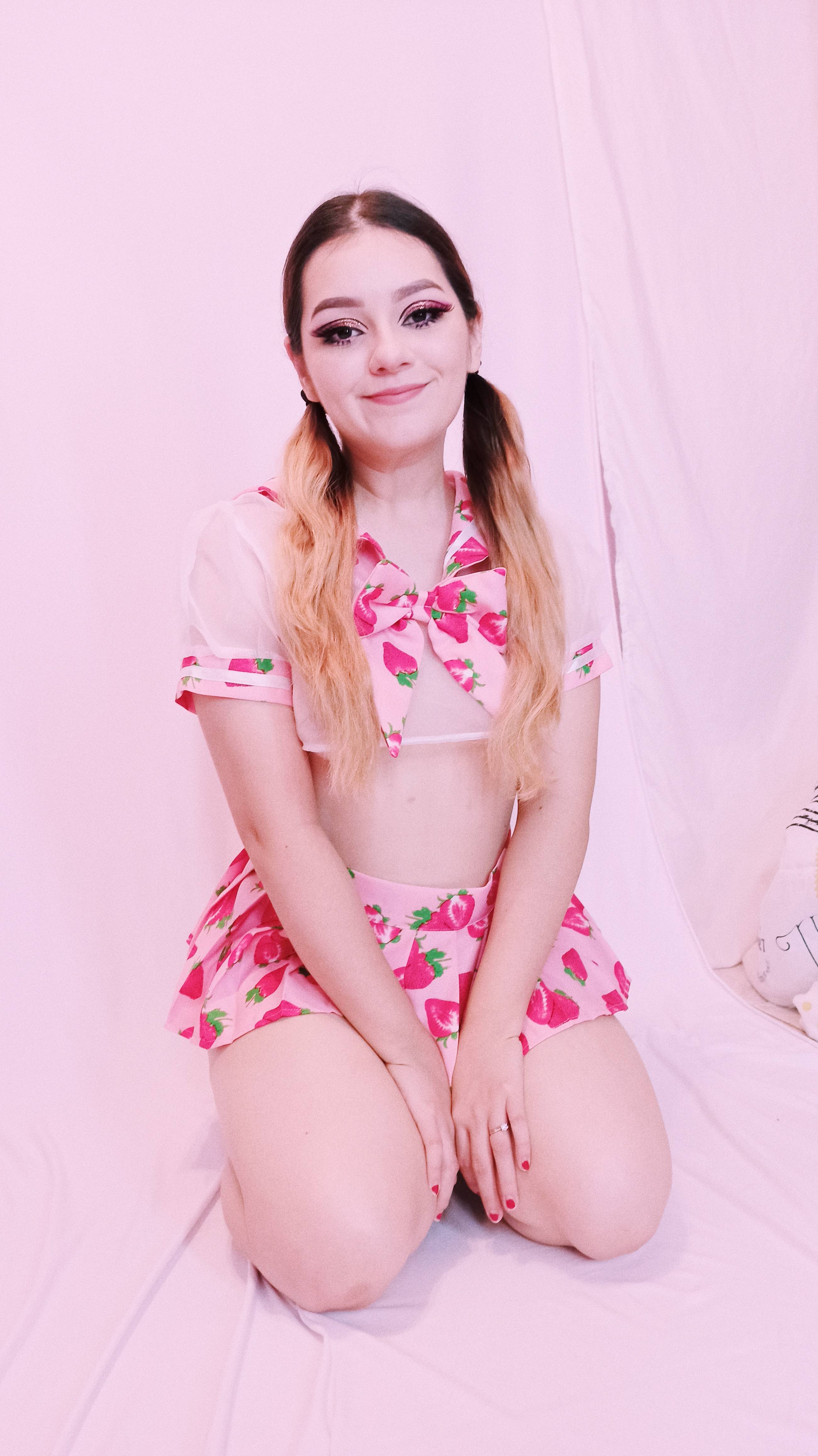 Little strawberry 🍓 | Scrolller