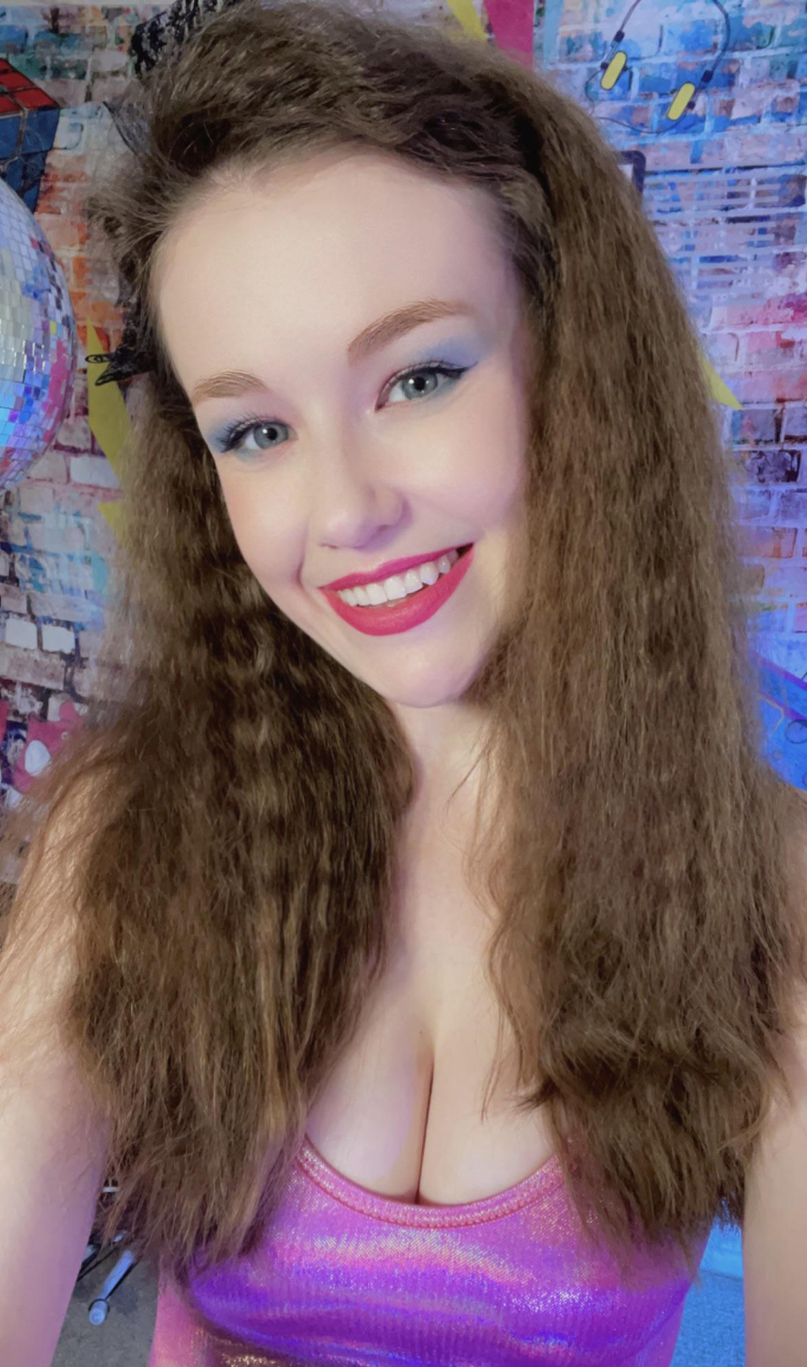 Live on twitch.tv/EmilyBloomShow | Scrolller