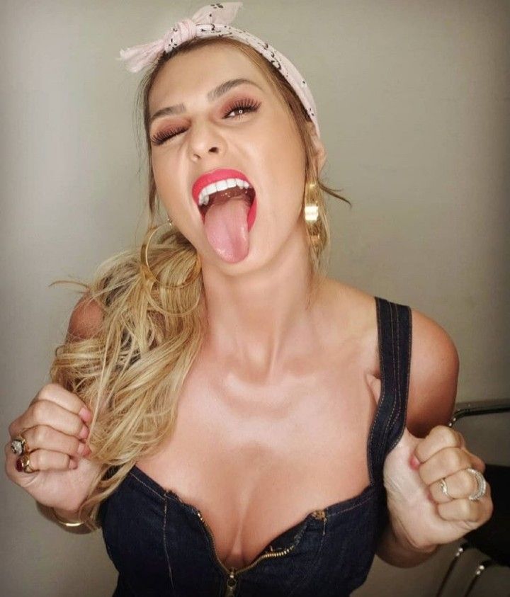 Livia Andrade | Scrolller