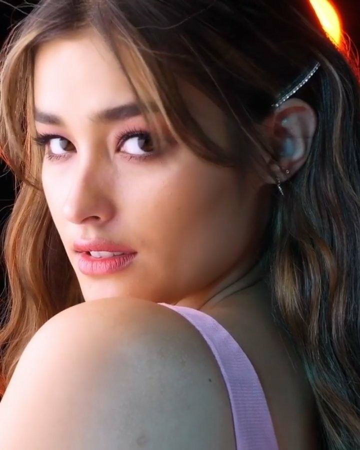 Liza Soberano Scrolller