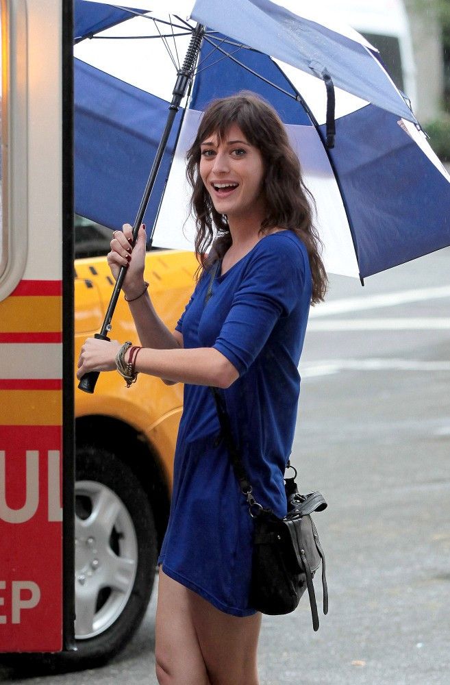 Lizzy Caplan | Scrolller