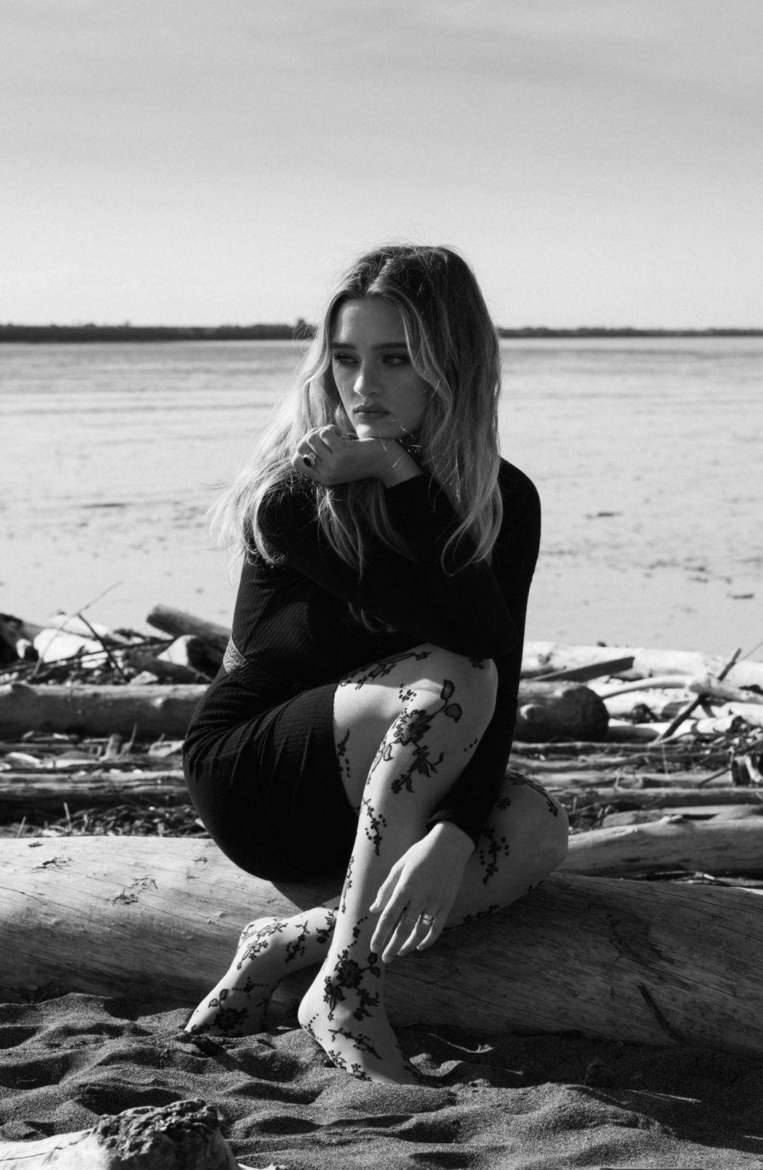 Lizzy Greene | Scrolller