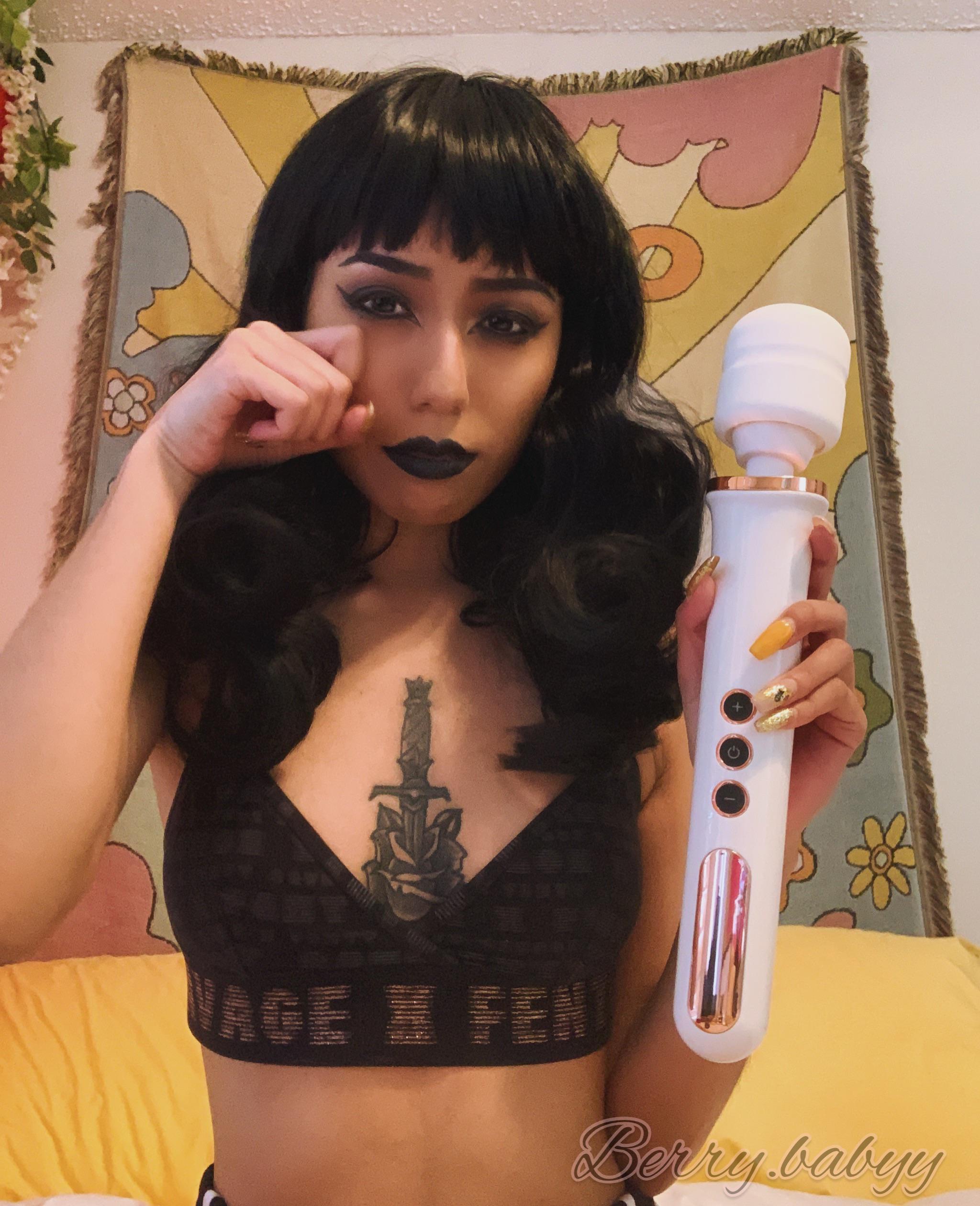 Lonely goth girl and her vibrator | Scrolller
