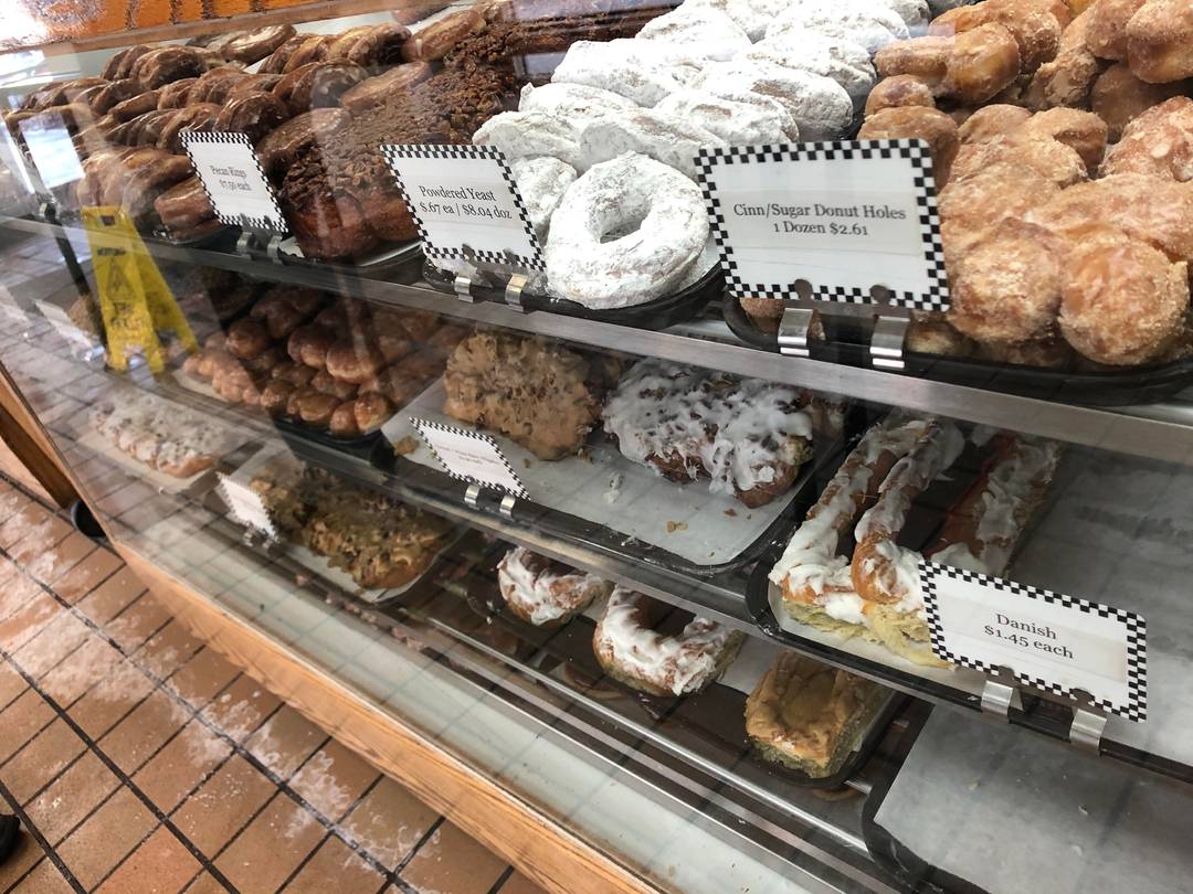 Long’s Bakery is LIT even in 10 degrees | Scrolller