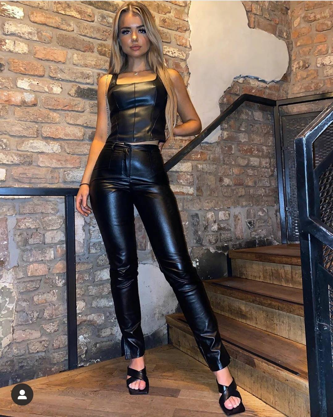 Long shiny legs | Scrolller