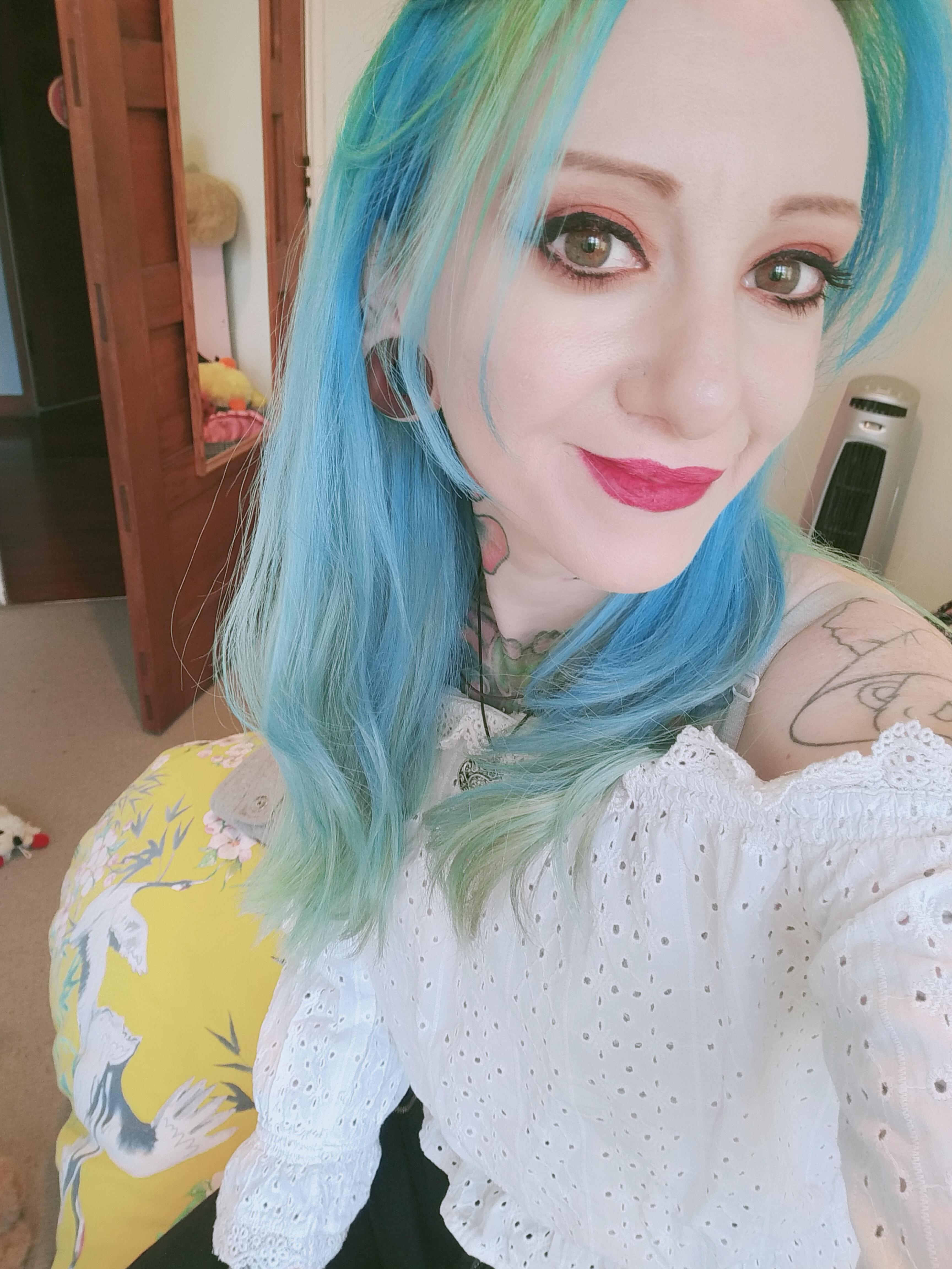 Look at me I'm wearing clothing! Wooooo | Scrolller