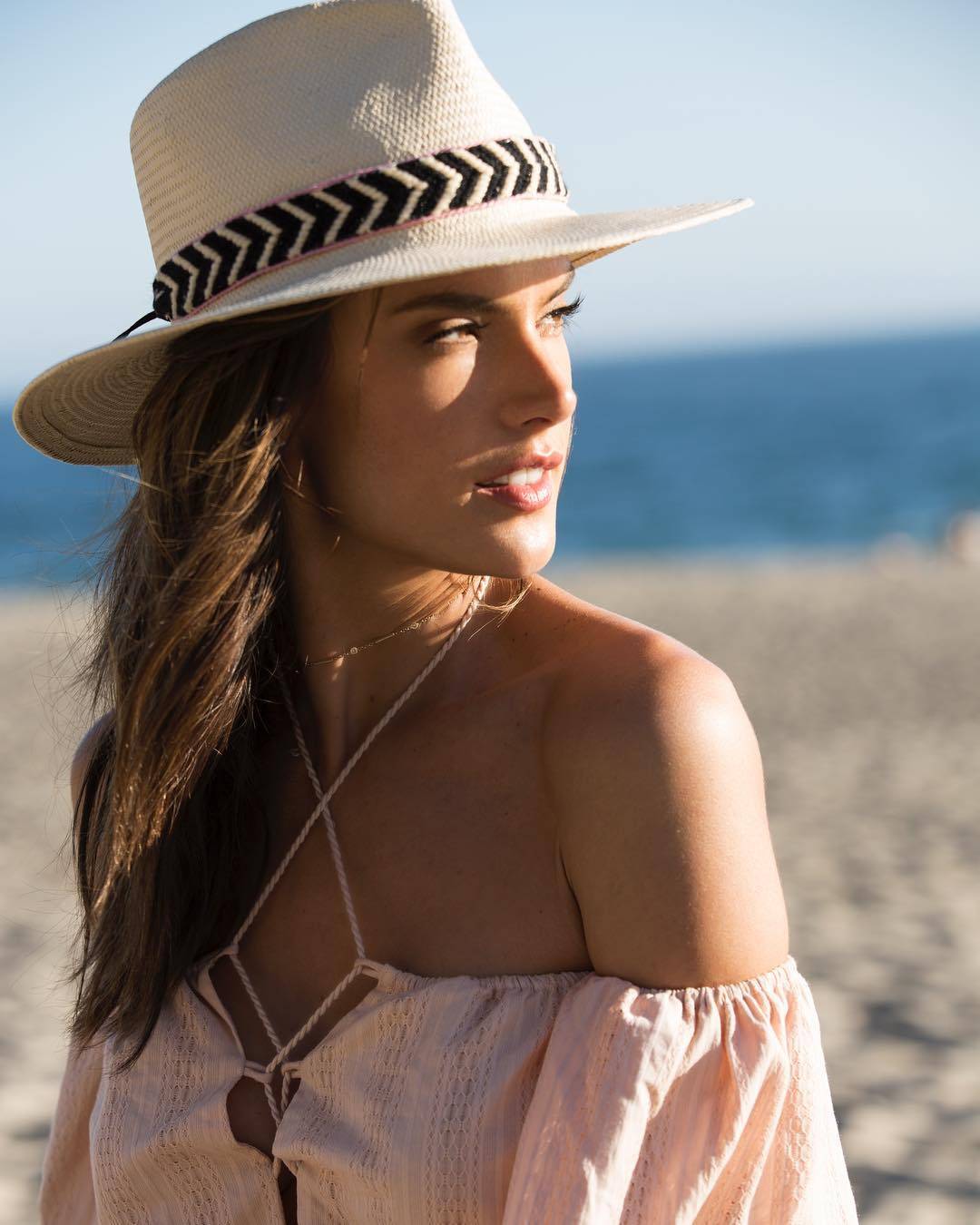 Looking away | Scrolller