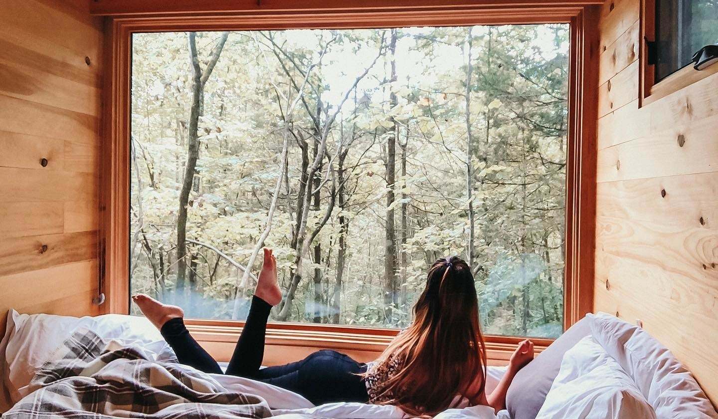 Looking away | Scrolller