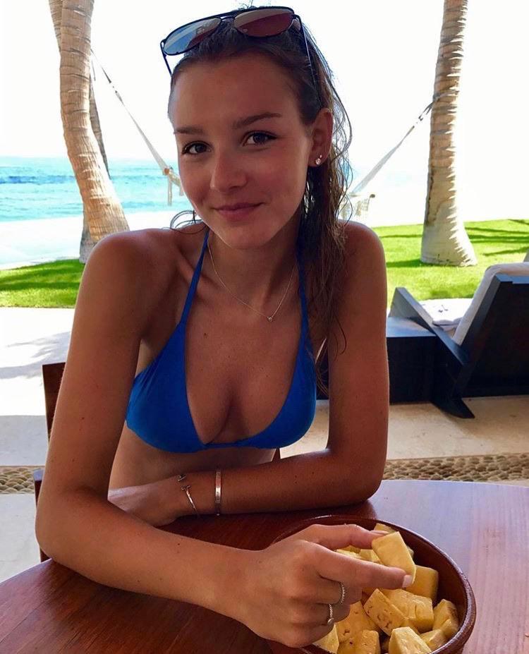 Looking cute as hell eating pineapple | Scrolller