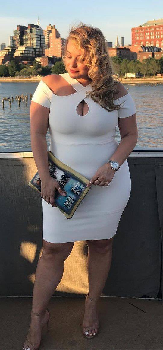 Looking elegant in white | Scrolller