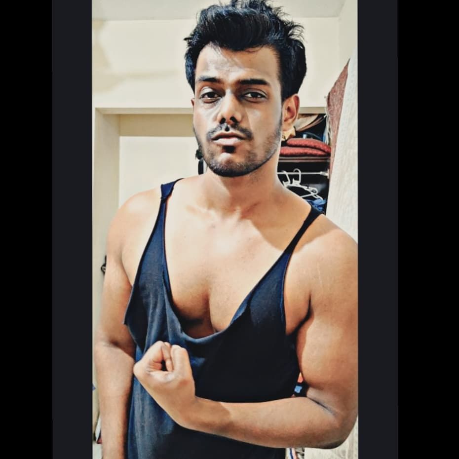 Looking fir a girl for NSFW and paid shoot Collab | Scrolller