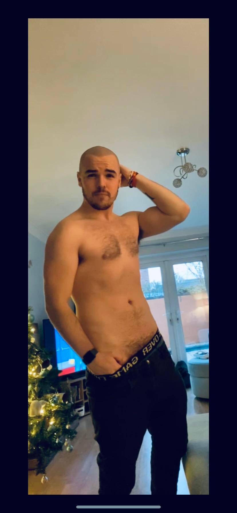 Looking for my ho ho hoe..... | Scrolller