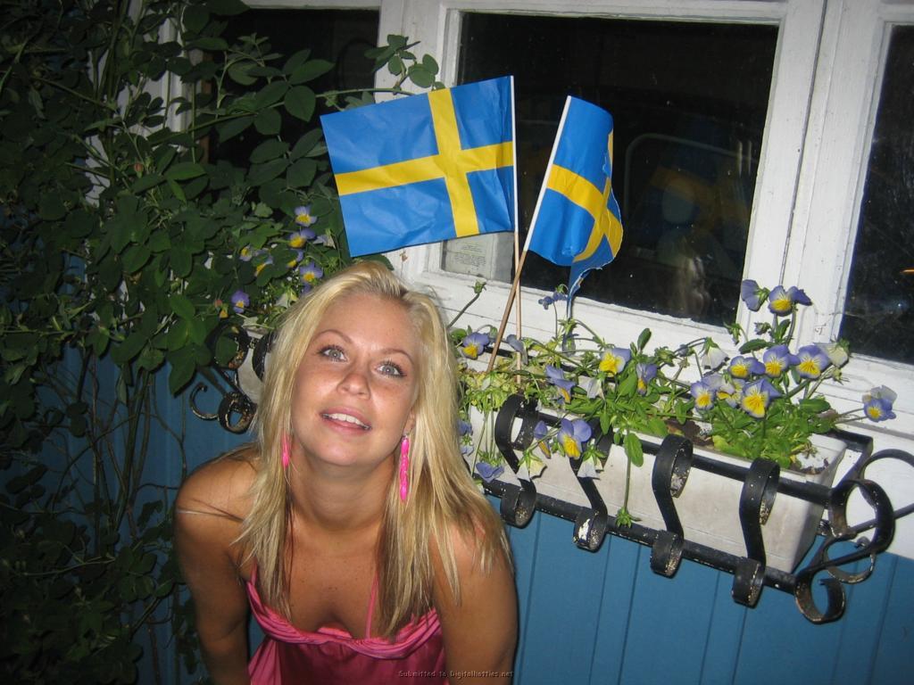 Looking for something? [SWEDEN] | Scrolller