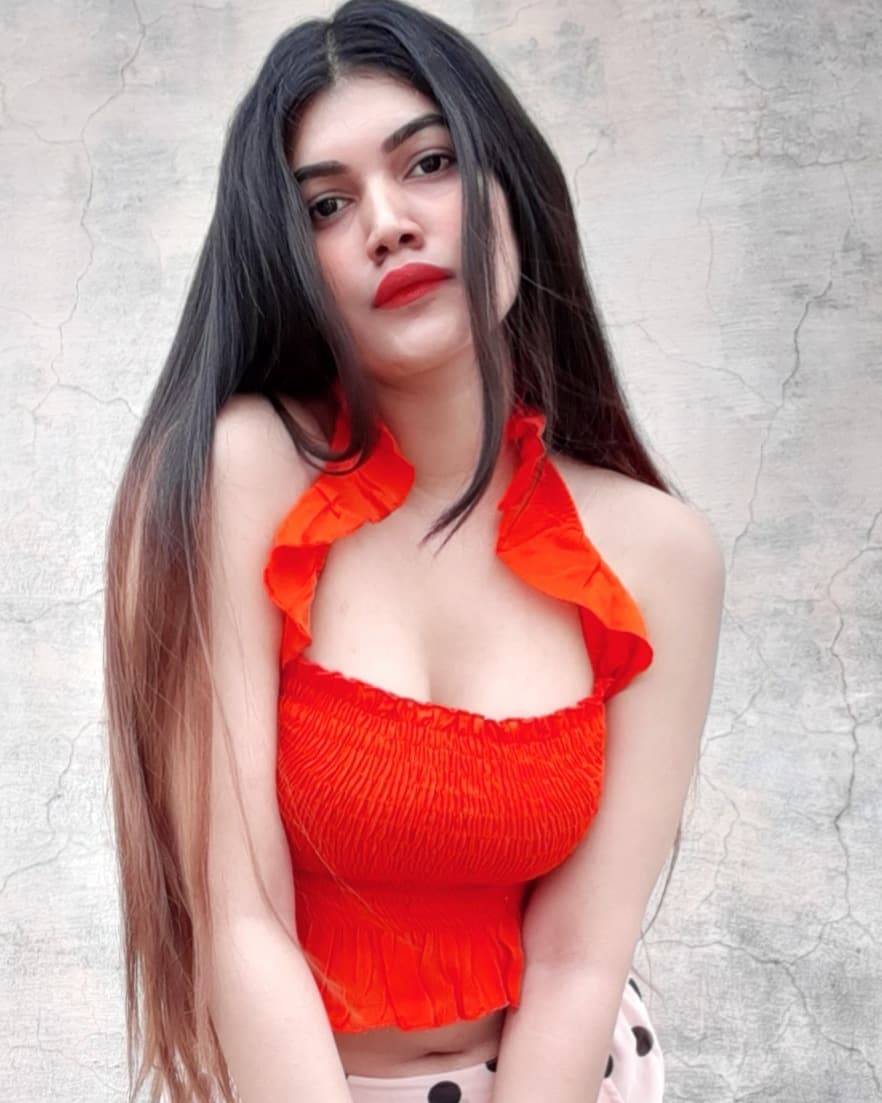 𝙎𝙪𝙣𝙞𝙙𝙝𝙞 𝙫𝙚𝙧𝙢𝙖 looking Hot in red top | Scrolller
