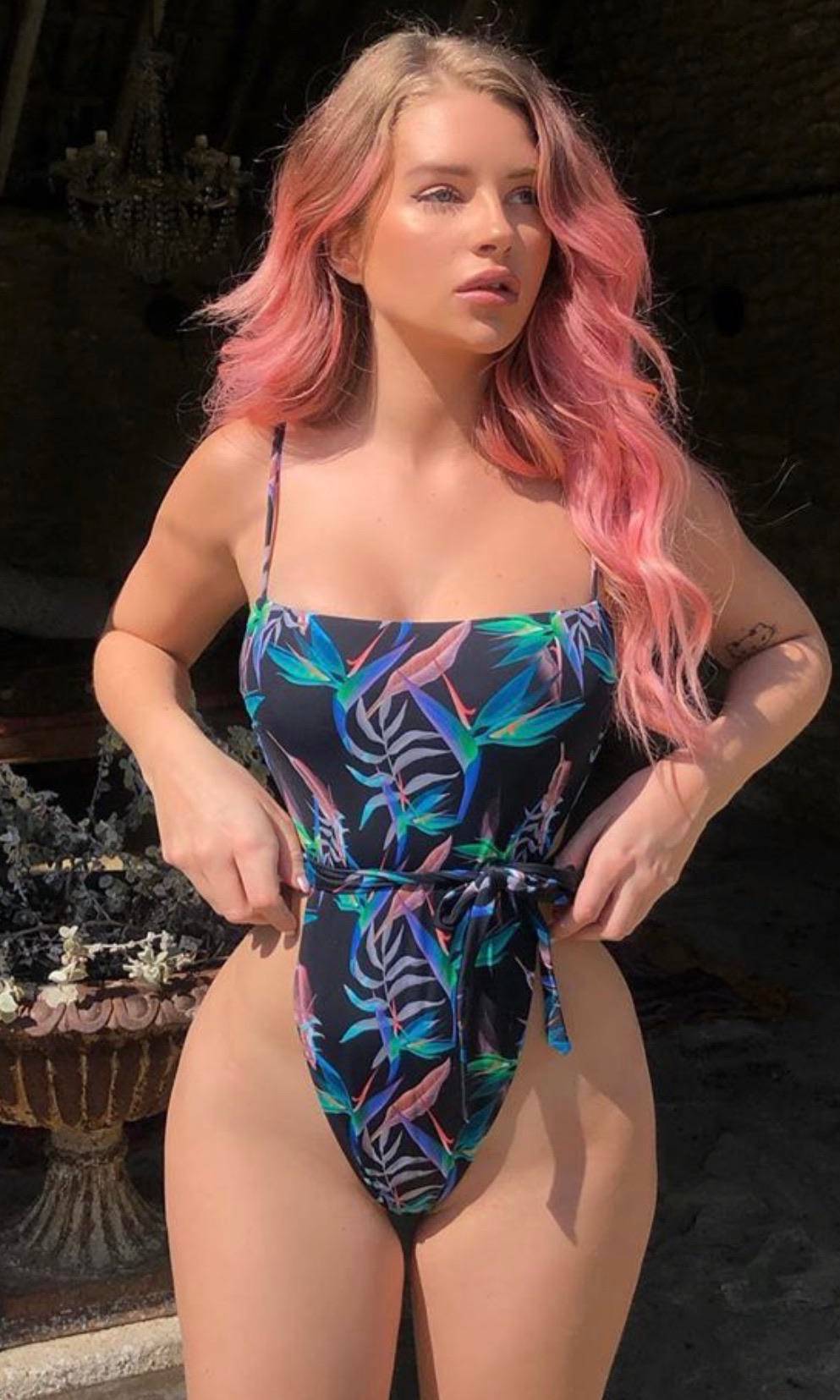 Lord that Lottie is fine | Scrolller