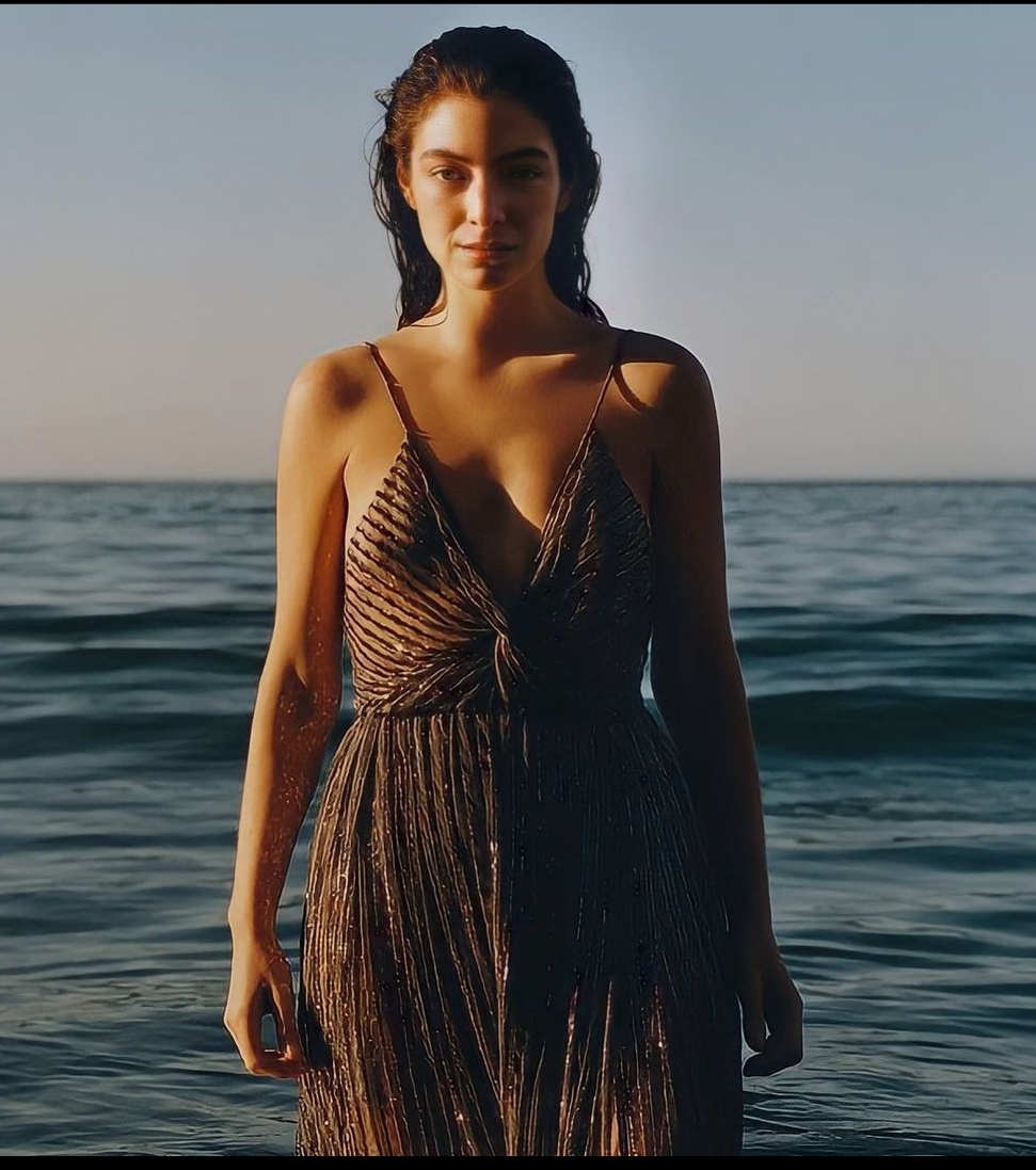 Stunning Lorde | Scrolller